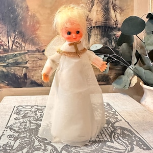 Vintage Kitsch Angel Tree Topper Tulle Wings MCM Kitsch Christmas Angel ...