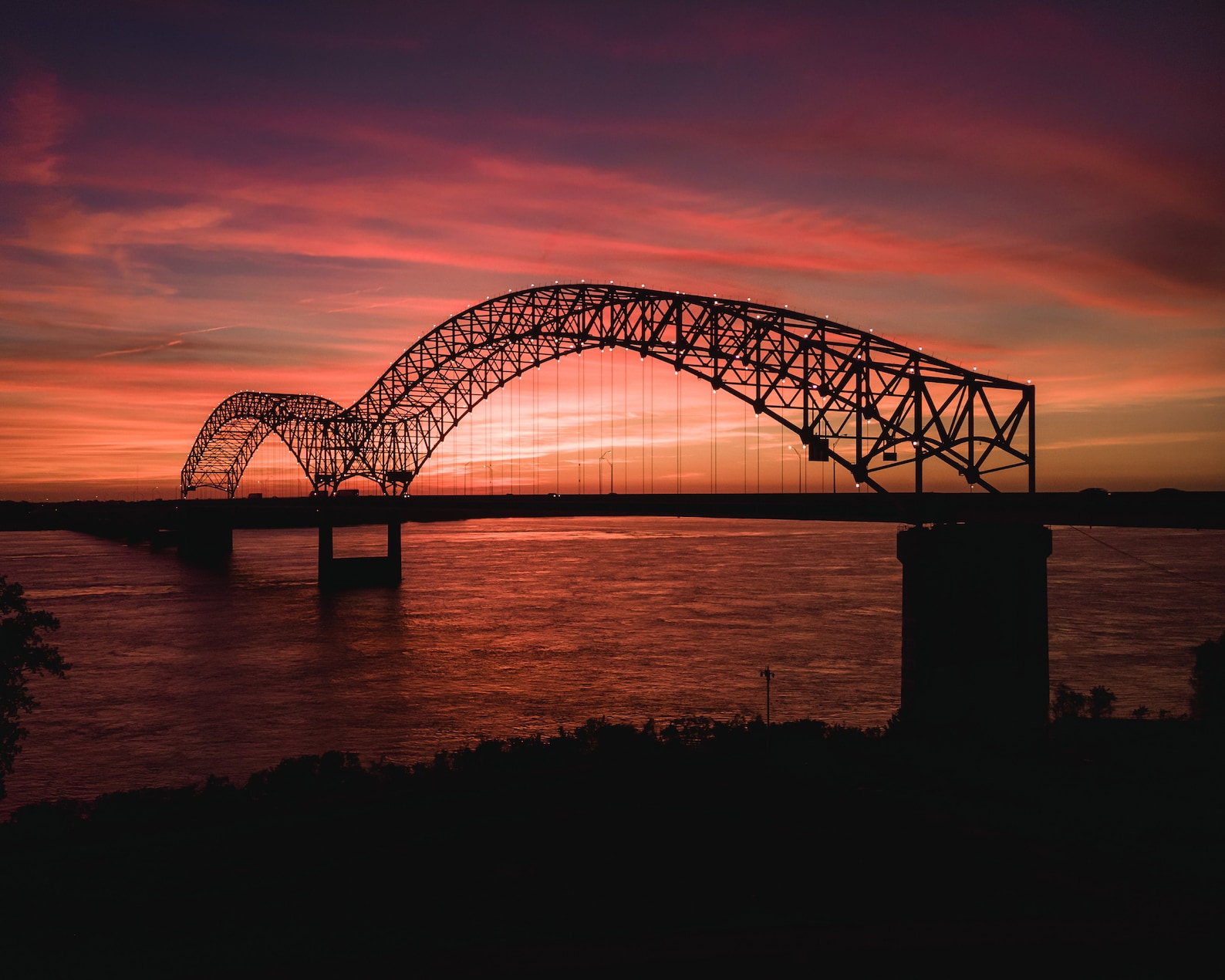 Scarlet Memphis Sunset - Hernando De Soto Bridge Memphis Tennessee ...