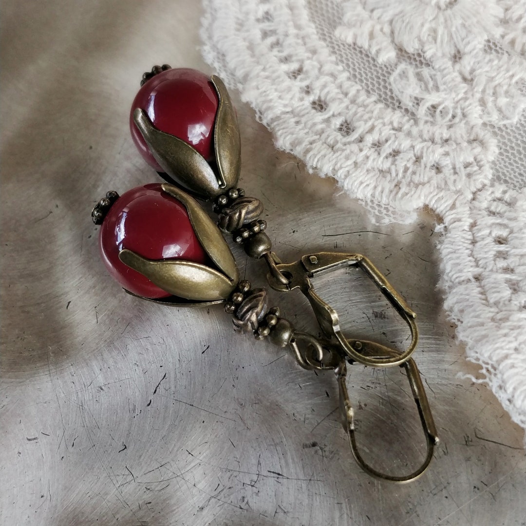 2 Color Variations Vintage Earrings in Wine Red or Black With Tulip ...