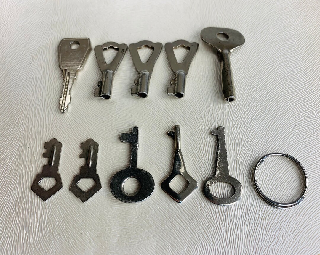 Vintage Small Keys Set of 10 Mini Metal Collectible Keys Old Skeleton ...