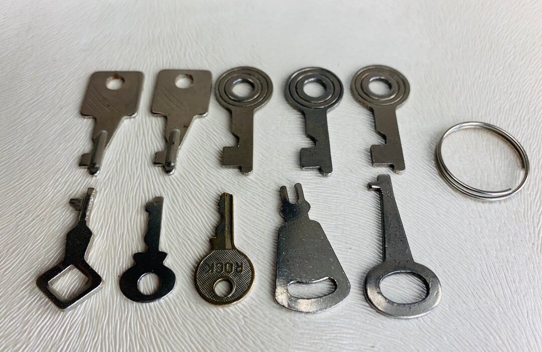 Vintage Small Keys Set of 10 Mini Metal Collectible Keys Old Skeleton ...