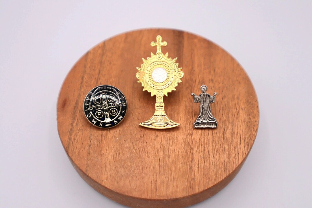 Pins - Saint Benedict - Charbel - Sharbel T - Eucharist - Monstrance ...