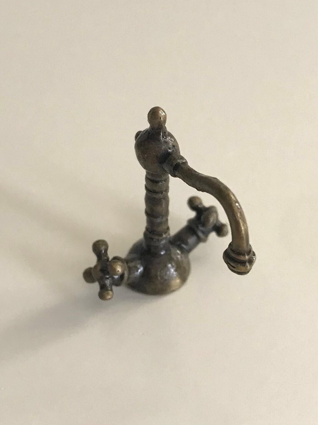 Miniature Dollhouse 1:12 Antique Style Metal Bronze Sink Taps, Mini ...