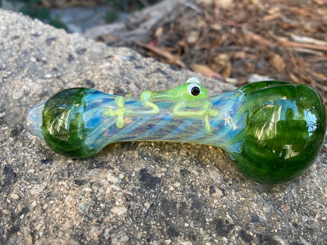 TOBACCO GLASS 4.5” Green Fume Glass Pipe With Frog Critter (handmade ...
