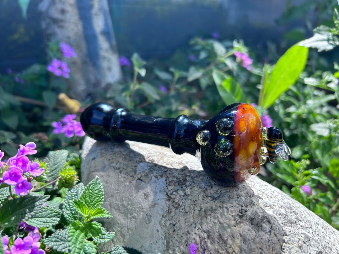 TOBACCO GLASS 5” Honeycomb Glass Pipe With Ring & Bumblebee Critter ...