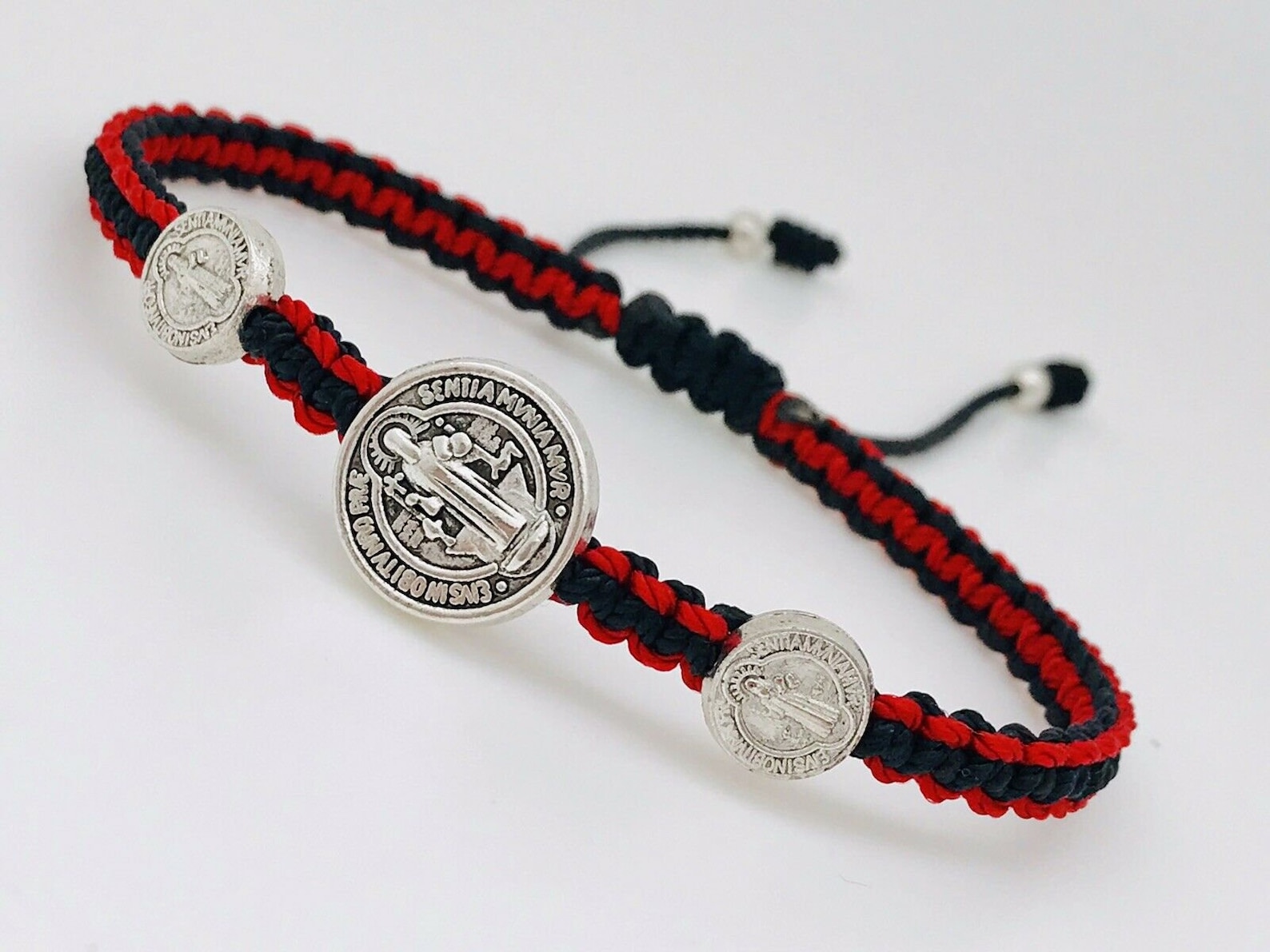 Pulsera Roja Y Negra Con Medalla De San Benito Para Protección | Etsy