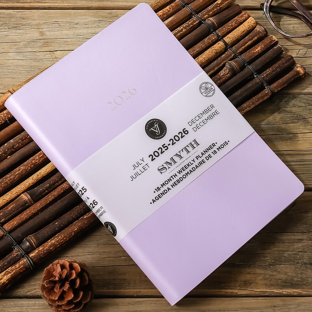 2025-2026 Weekly Planner: Lilac Vegan Leather Smyth Agenda - Bilingual ...