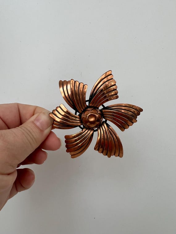 Flower brooch pin copper - Gem