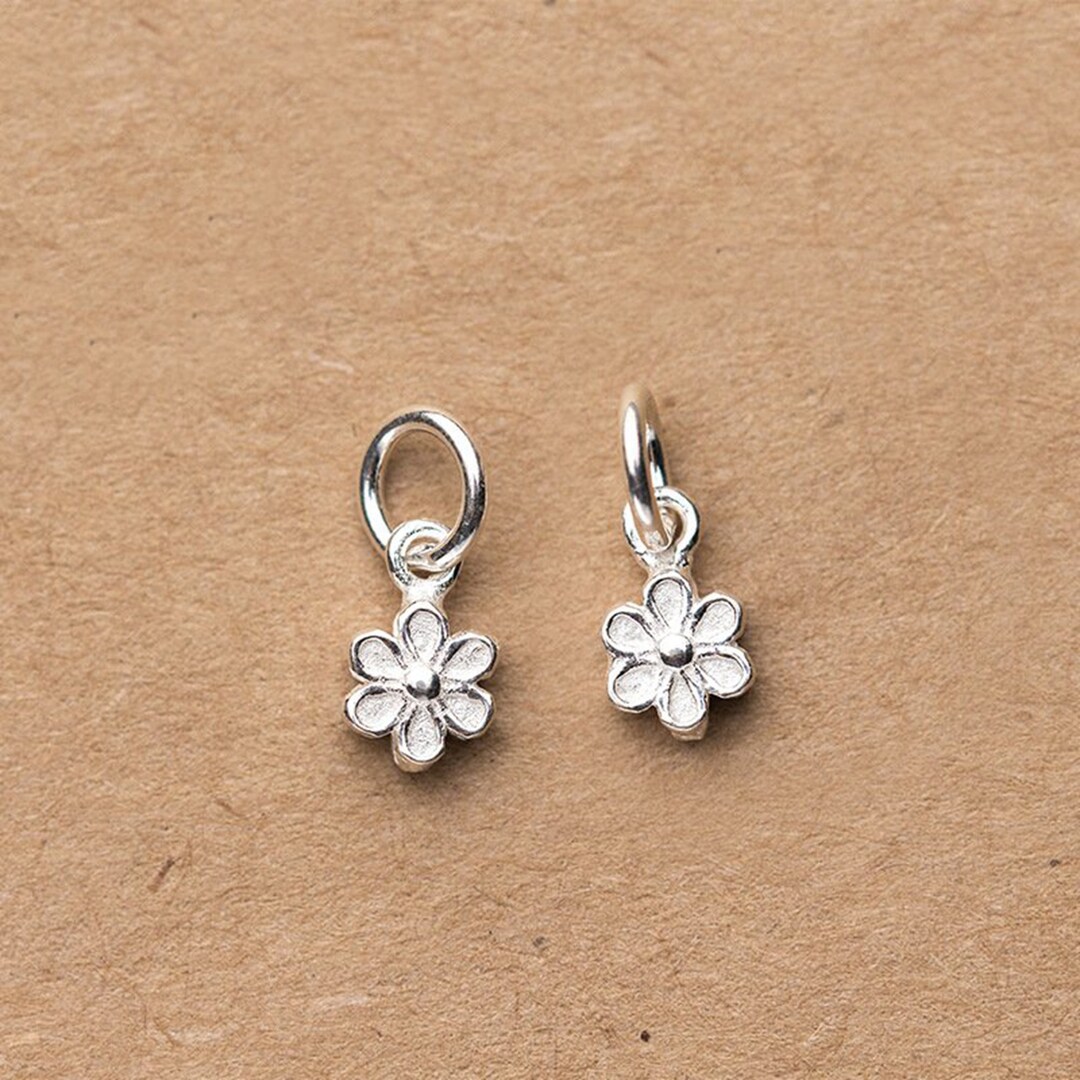 Sterling Silver Daisy Charm Pendant, Tiny Floral Jewelry (6x6x9mm) - Etsy
