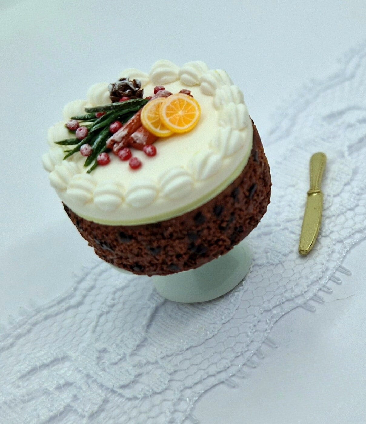 Miniature Iced Christmas Fruit Cake Dolls House Christmas Miniature ...