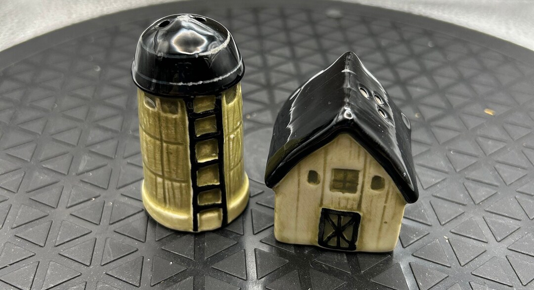 Gray and Black Silo and Barn Salt & Pepper Shakers/ Silo and Barn Salt ...