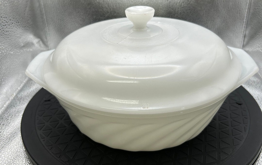 Fire King/ Fire King Swirl White 1 1/2 Qt Casserole/ 1 1/2 Qt ...