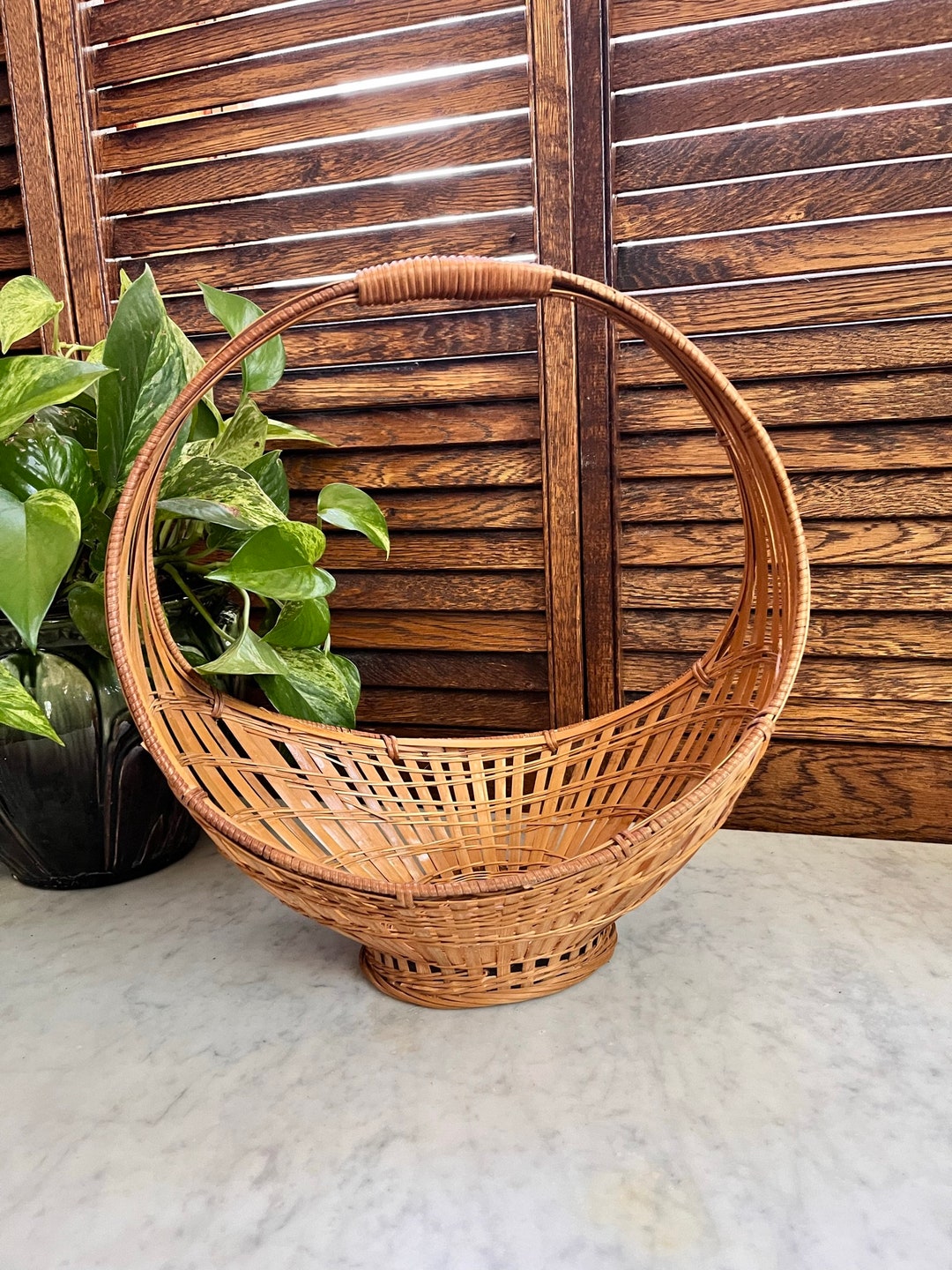 Vintage Large Rattan Basket With a Circular Handle - Etsy