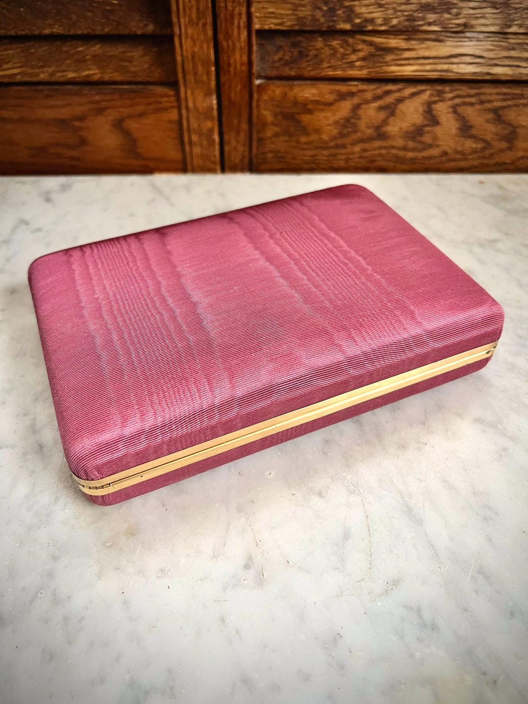 Vintage Mele Pink Satin Clamshell Jewelry Box With Gold Accents Perfect ...