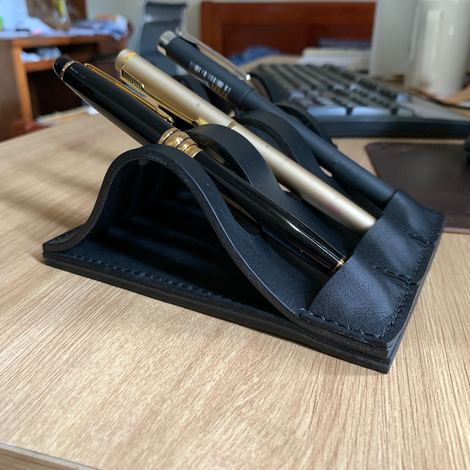 Leather Fountain Pen Stand, Black Leather Pen Holder, Leather Desk Pen ...