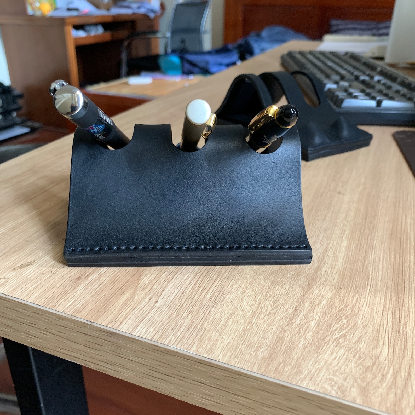 Leather Fountain Pen Stand, Black Leather Pen Holder, Leather Desk Pen ...