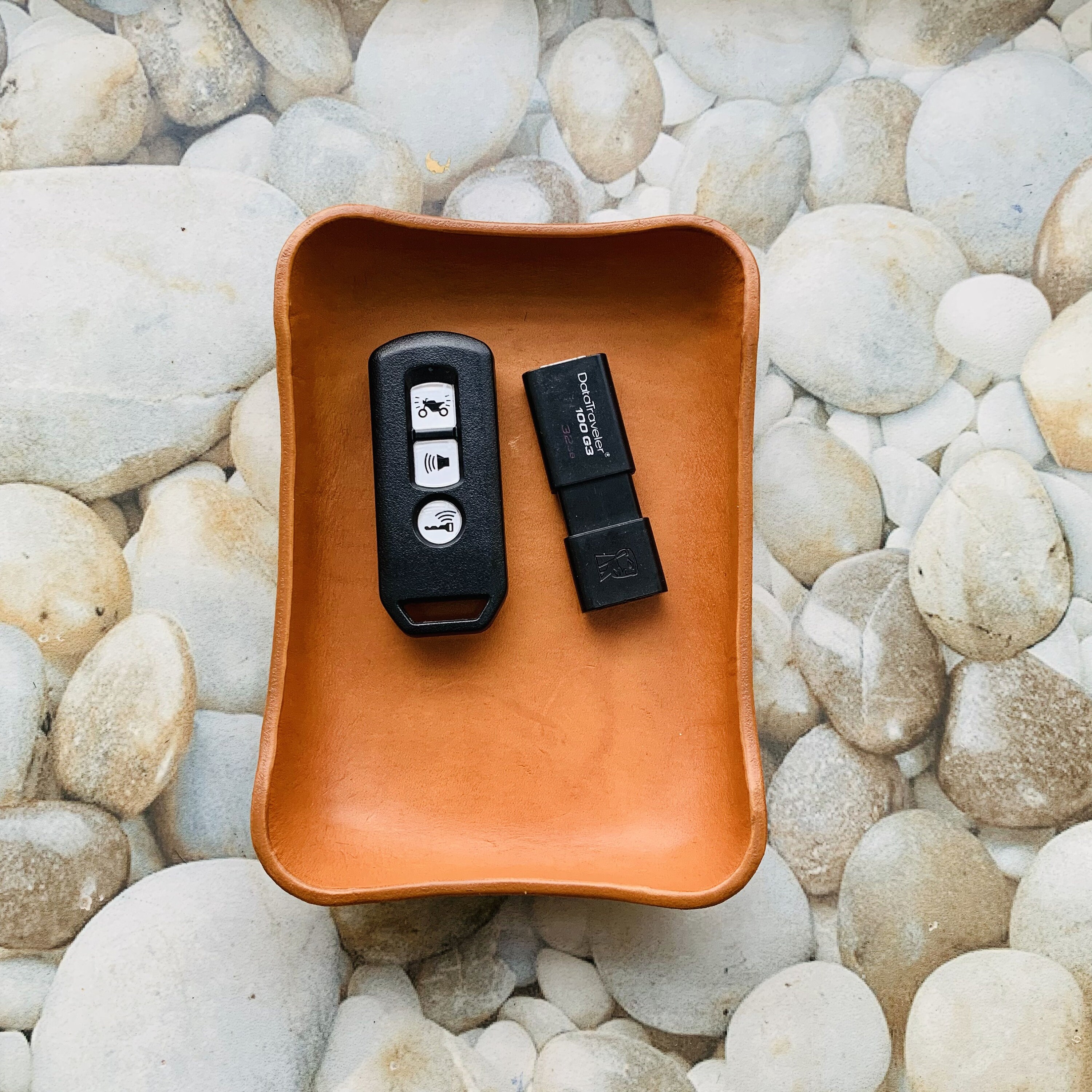 Round Leather Valet Tray Desk Organizer Leather Tray for | Etsy
