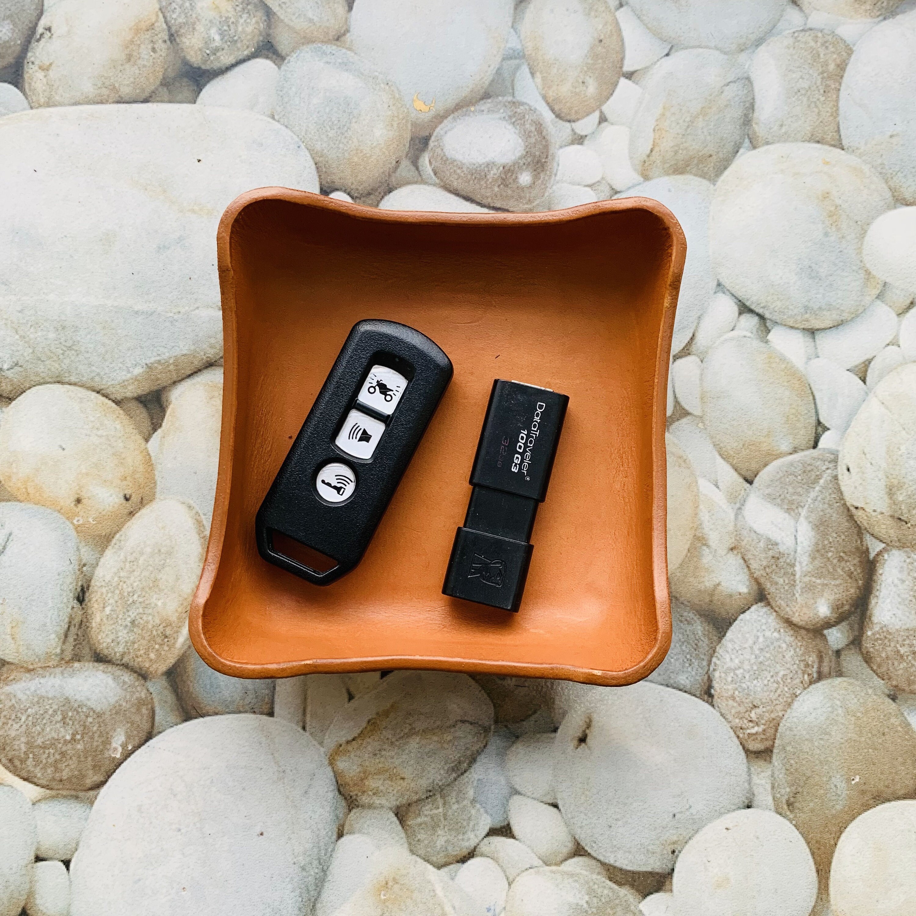 Round Leather Valet Tray Desk Organizer Leather Tray for | Etsy