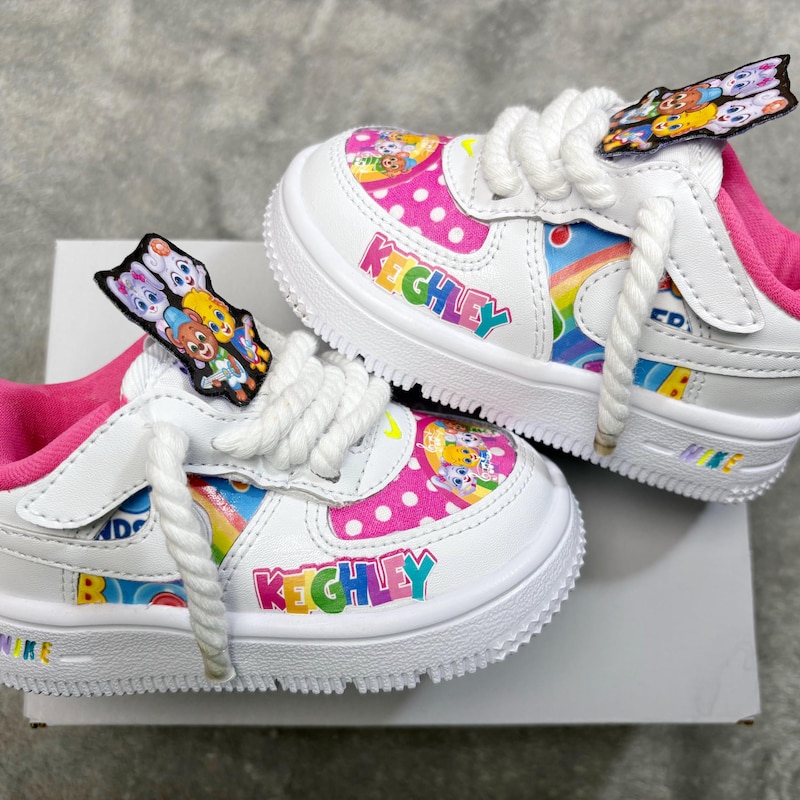 Lisa Sneaker - Etsy
