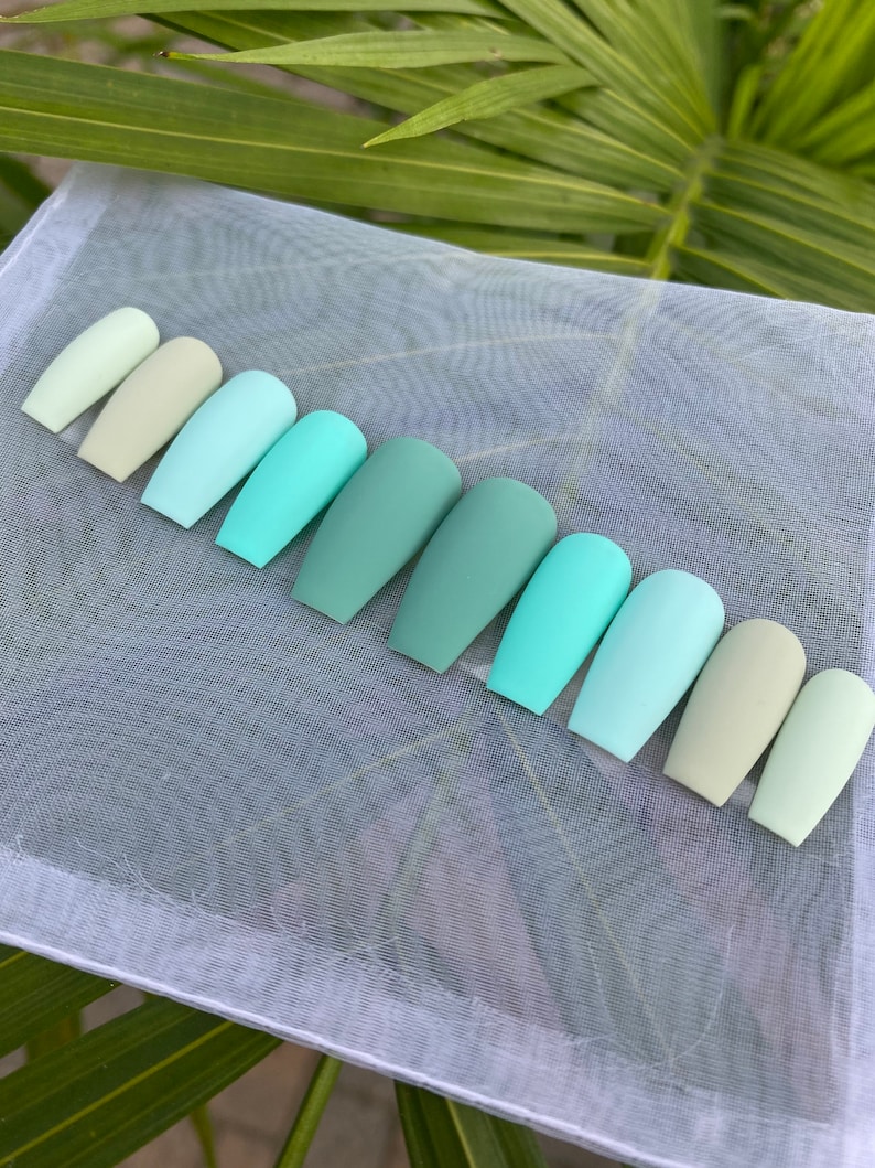 Mermaid Green Gradient Nails / Matte Nails / Press on Nails - Etsy