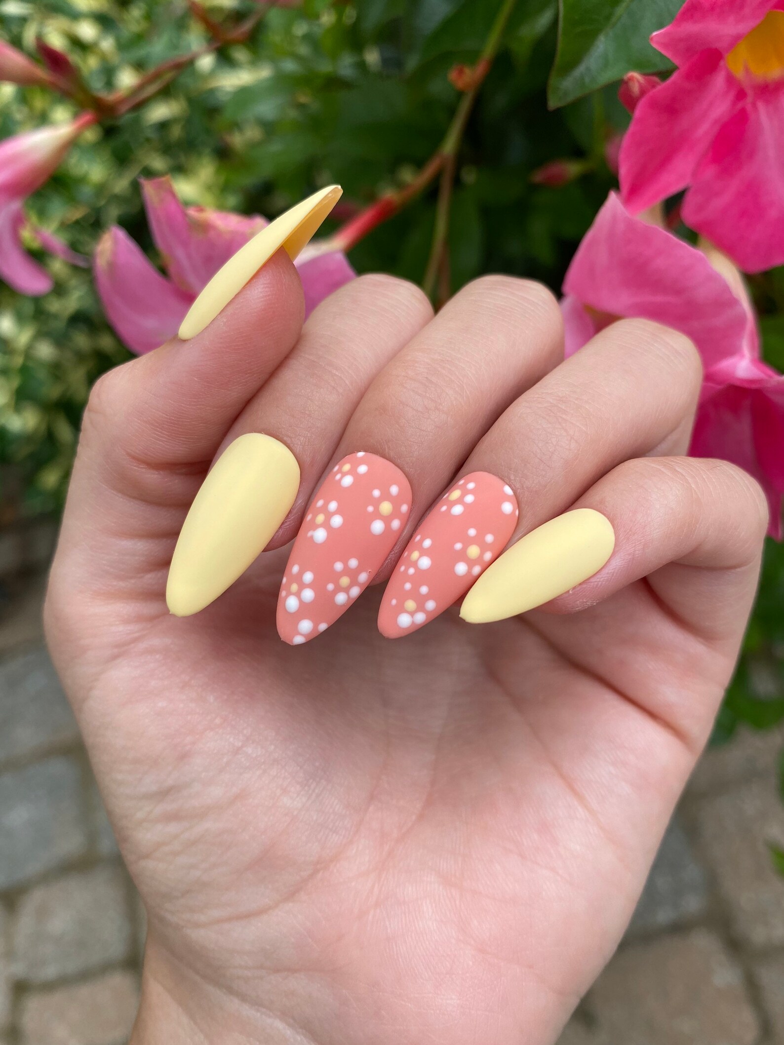 Yellow Daisy Flower Press on Nails / Matte Nails | Etsy