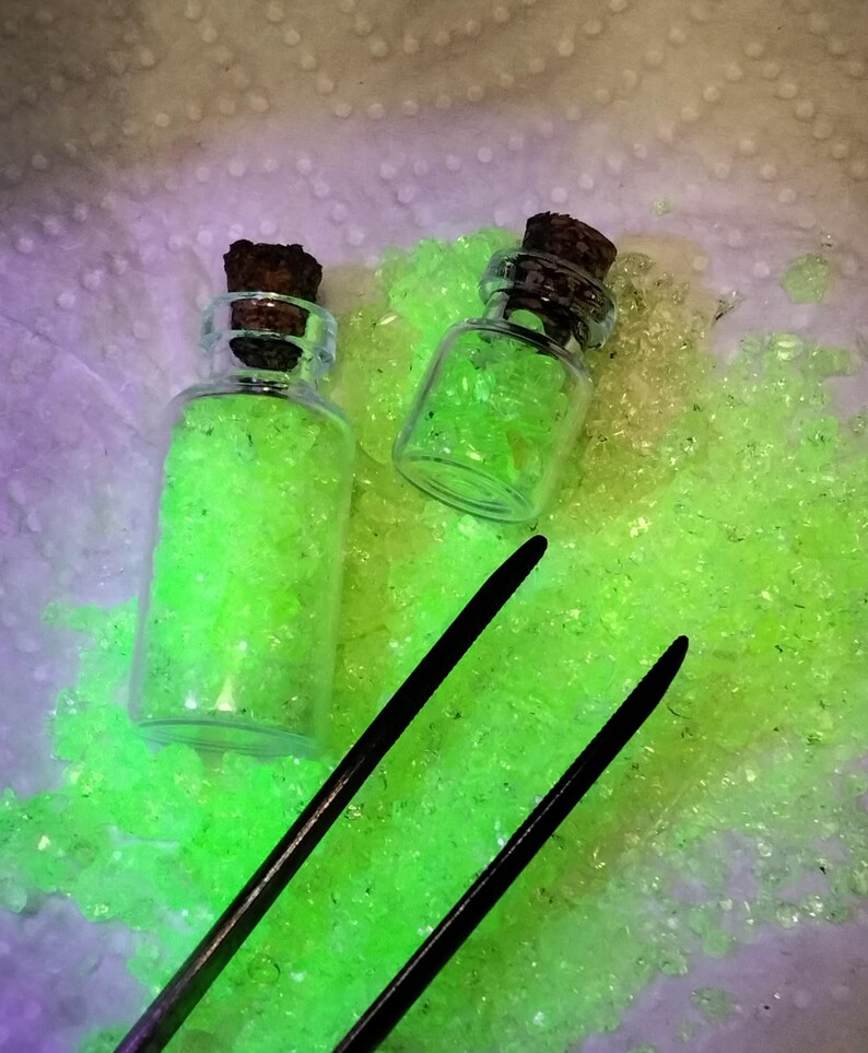 TINY Bottle Uranium UV Glass Chips in Jar Uranium Green Blue Yellow Red ...