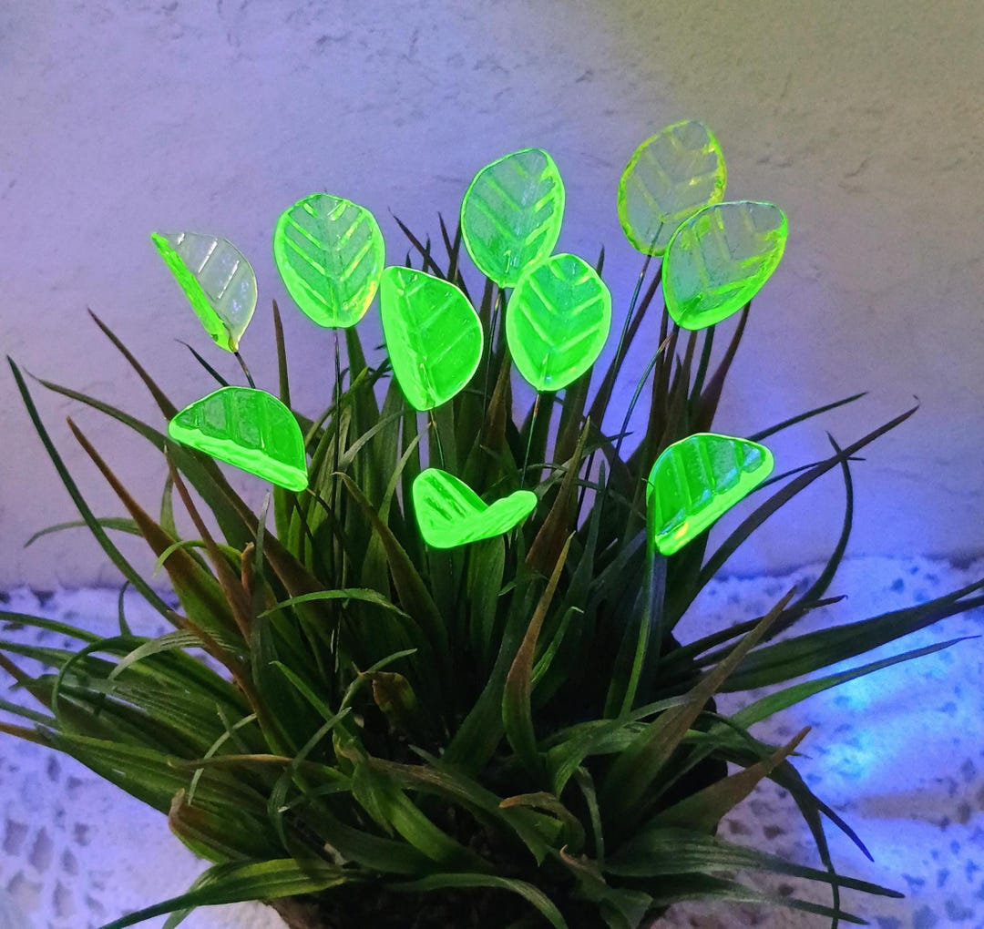 Uranium Leaf Bent - Glass Leaf Headpins, Glass Bent Leaf Shape on Wire ...