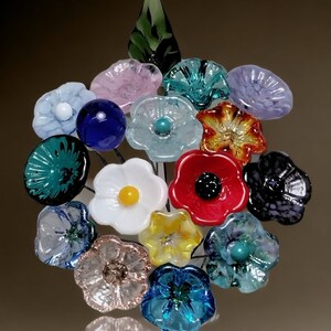 Deluxe Bestsellers Bouquet Mini Glass Flower/leaf Bouquet With 17 ...