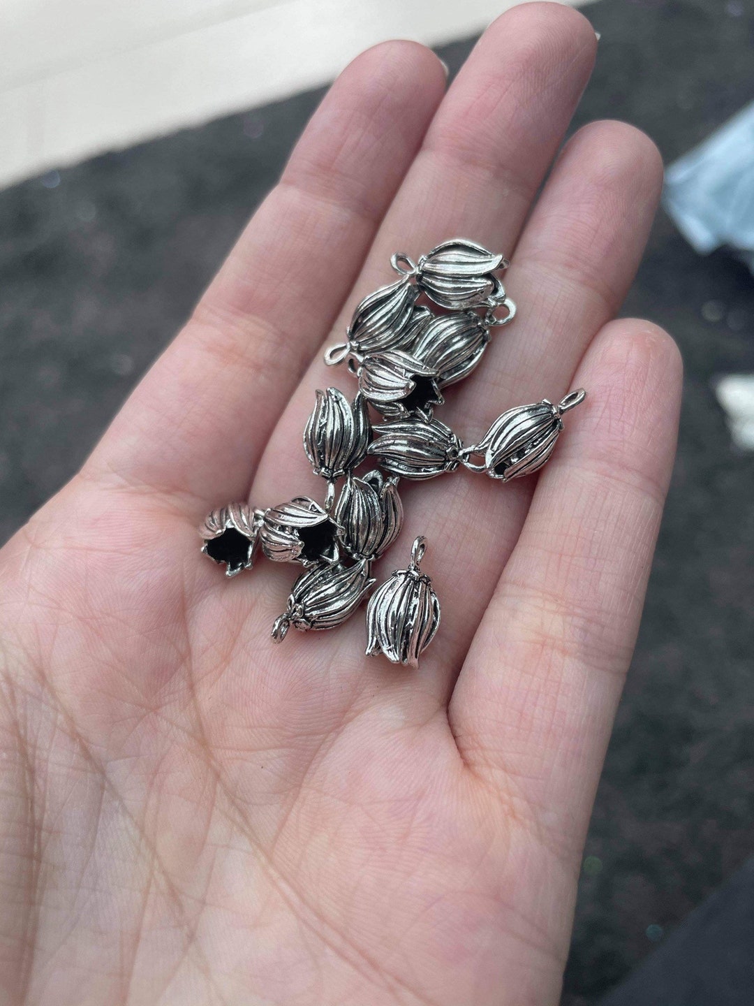 10 Pcs Silver Coloured Tulip Charms for Pendants, Earrings, Rings ...