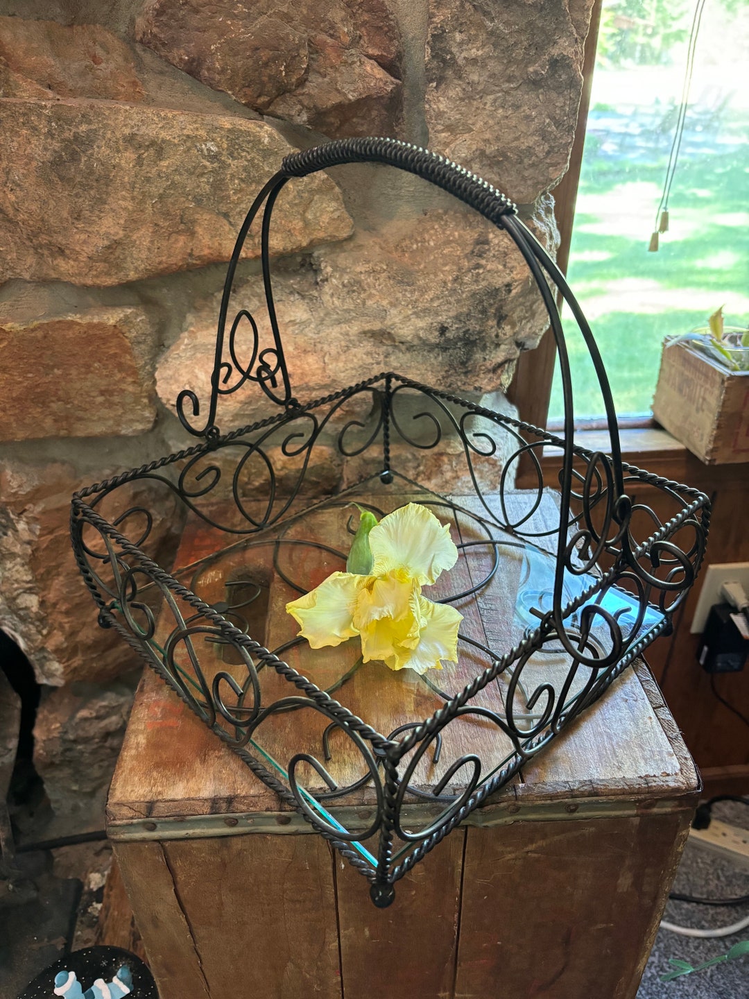 Black Twisted Wire Basket W Glass Bottom Insert Square Serving Basket ...