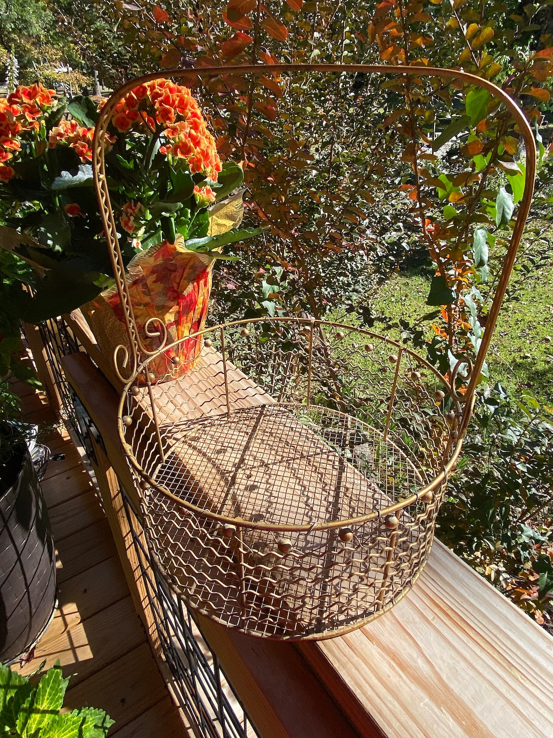 Gold Wire Metal Basket W Handle Round Decorated With Delicate Wire Snd ...