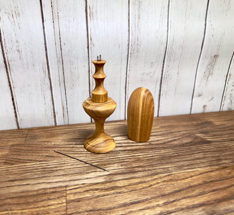 Wooden Needle Case Vintage Style 4.7