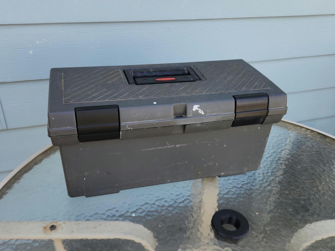 Replacement Latch for 1990's Rubbermaid Toolboxes, Keepers Totelocker ...