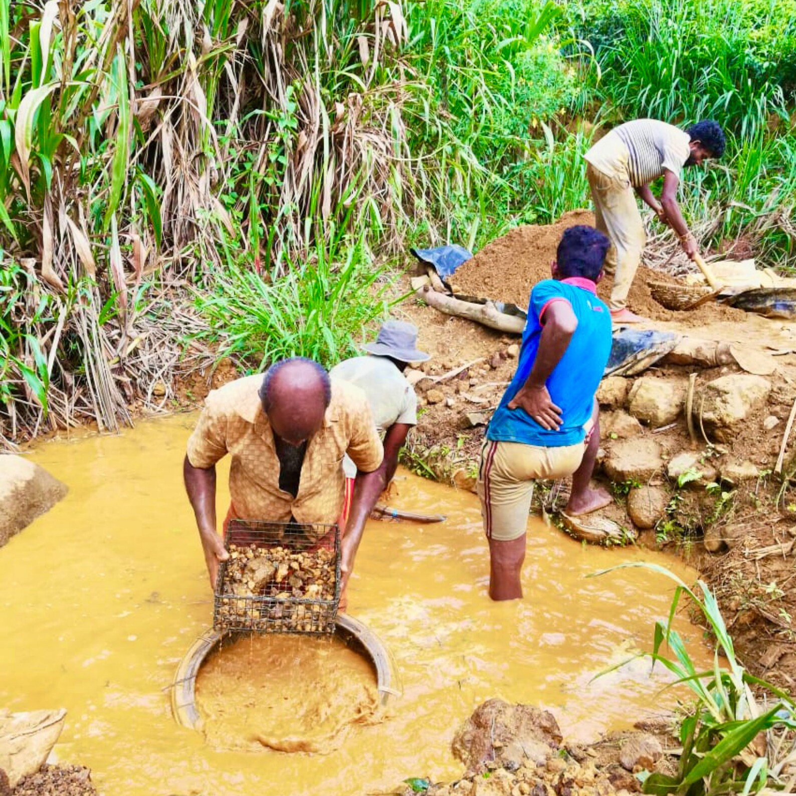 Cobalt Blue Spinel Chrystal 5000 Ct | Extremely Rare Gemstones | One of ...