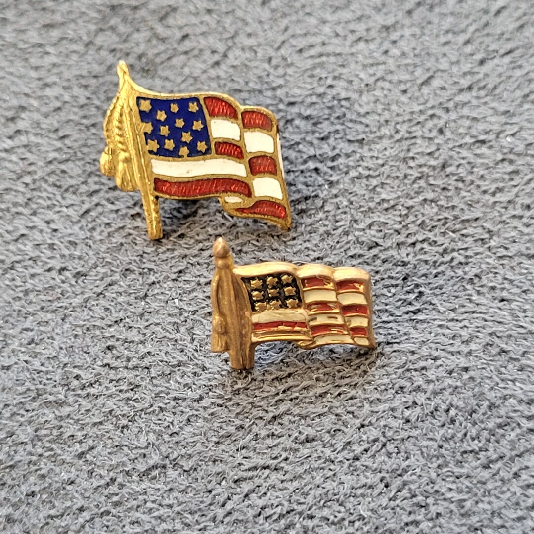 American Flag Lapel Pins- Vintage- Set of Two - Etsy