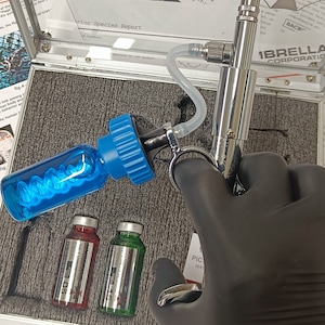 Resident Evil Umbrella Corporation Virus Injection Gun and Virus Set ...