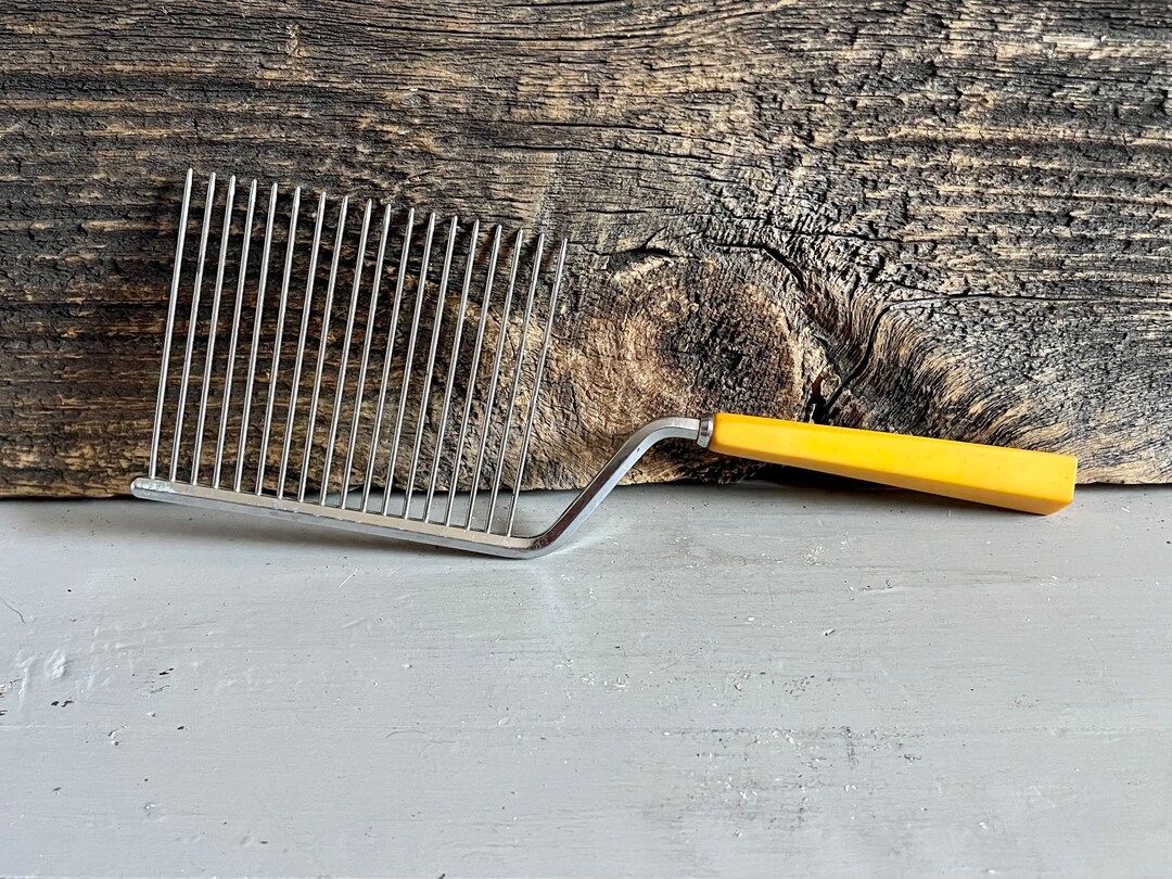 Vintage Schneider Toledo Bakelite Cake Slicer, Yellow Cake Slicer ...