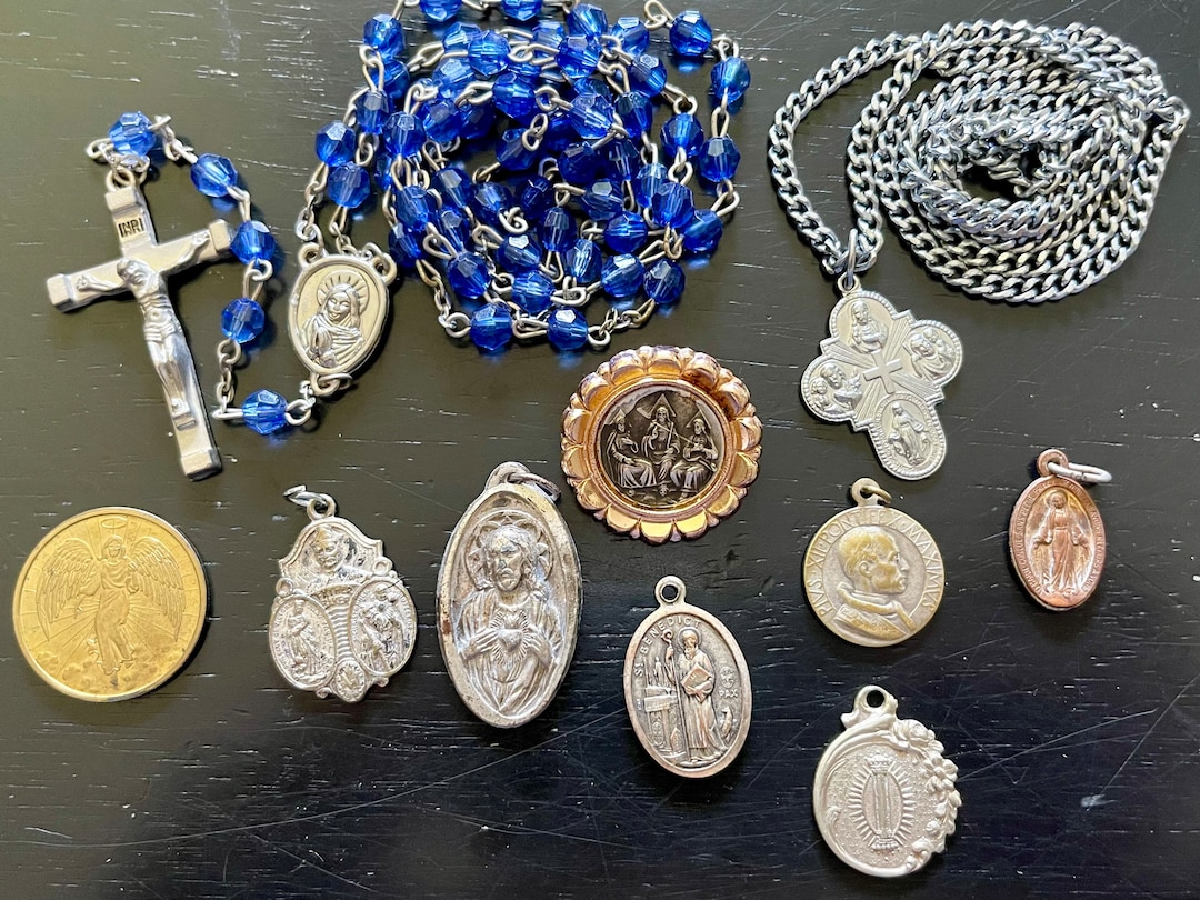 Lot of 10 Vintage Religious Medals& Rosaries, Miraculous Mary, Sacred ...