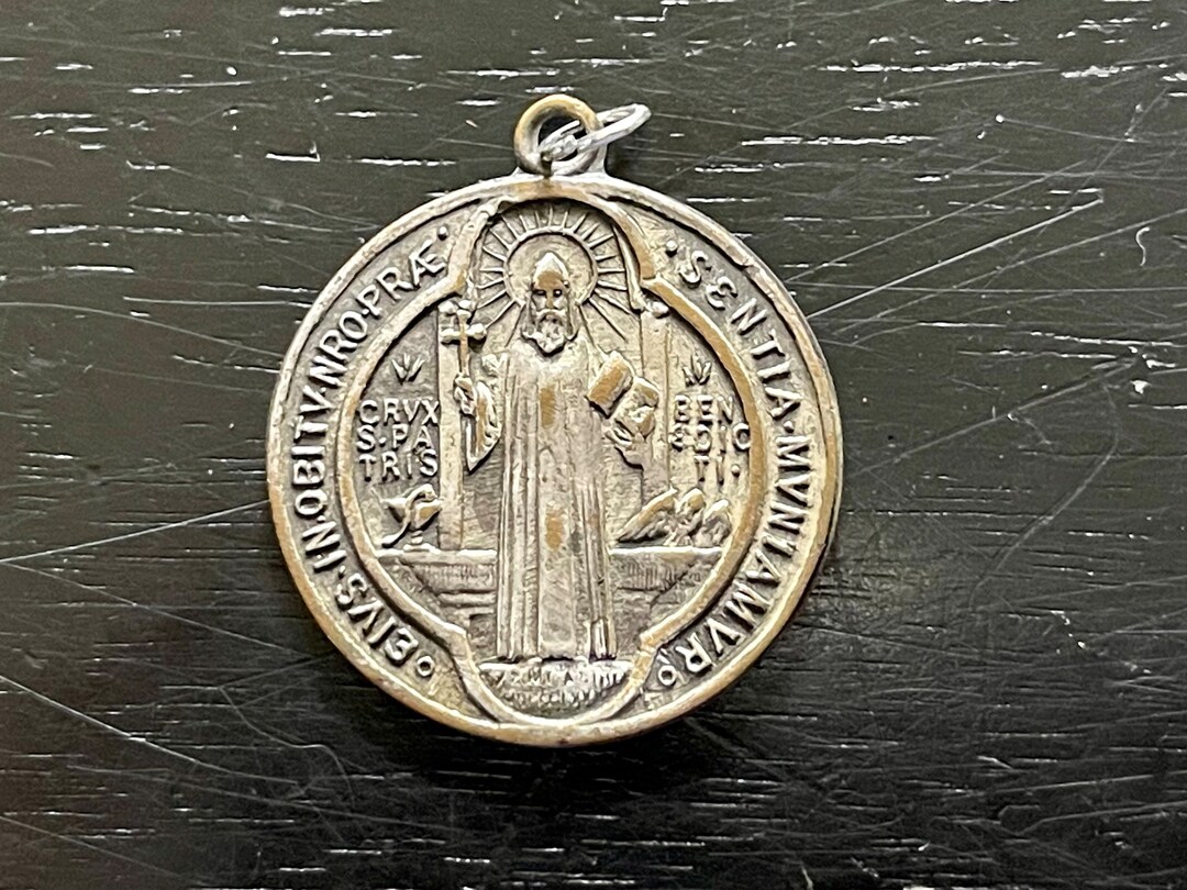 Vintage St Benedict Medal, Eivs in Obitv Nro Prae Senta Mvniamvr, Medal ...