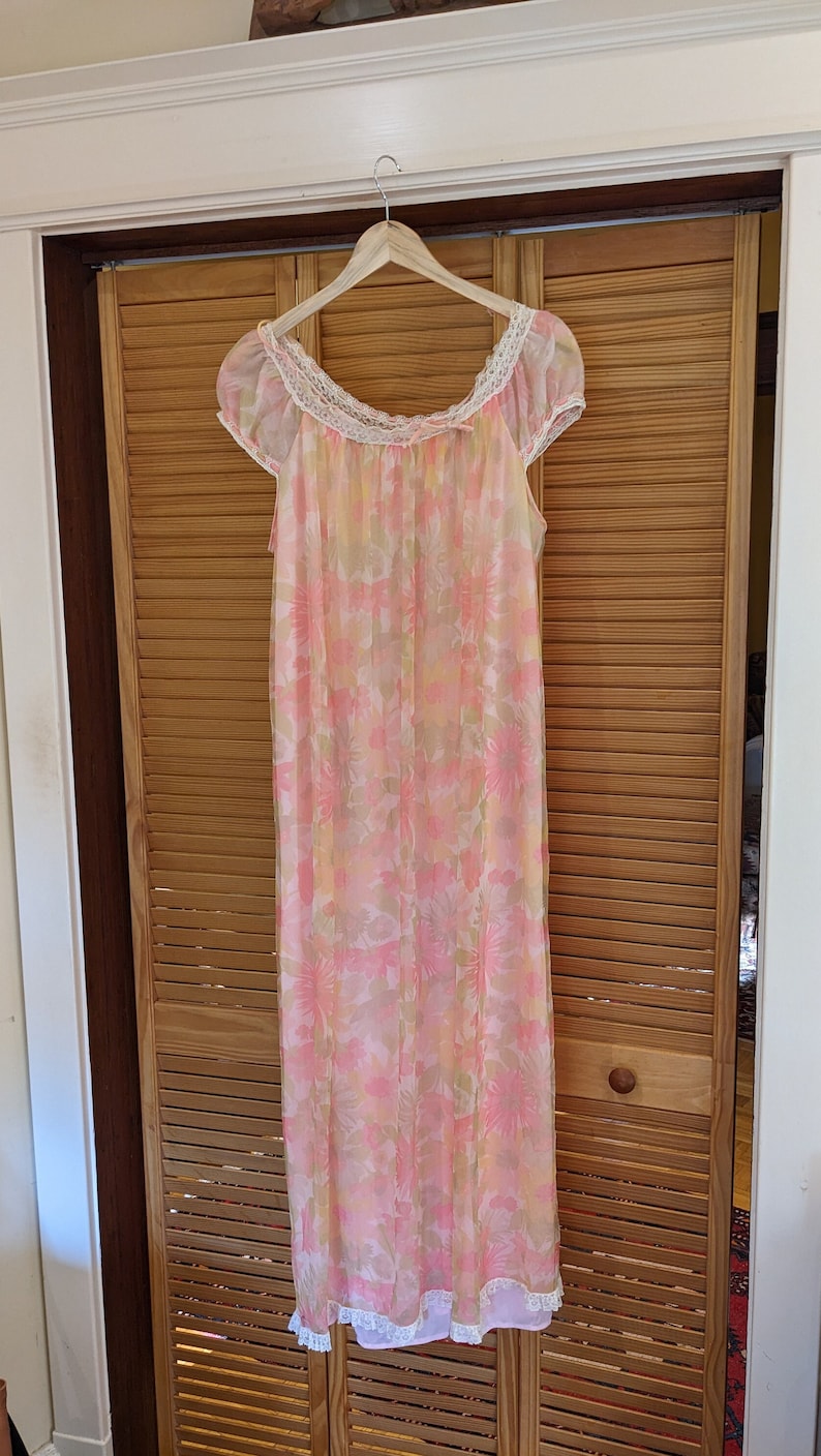 Vintage 1970s Slumber Suzy Multicolor Pink Daisy Floral Chiffon Night ...