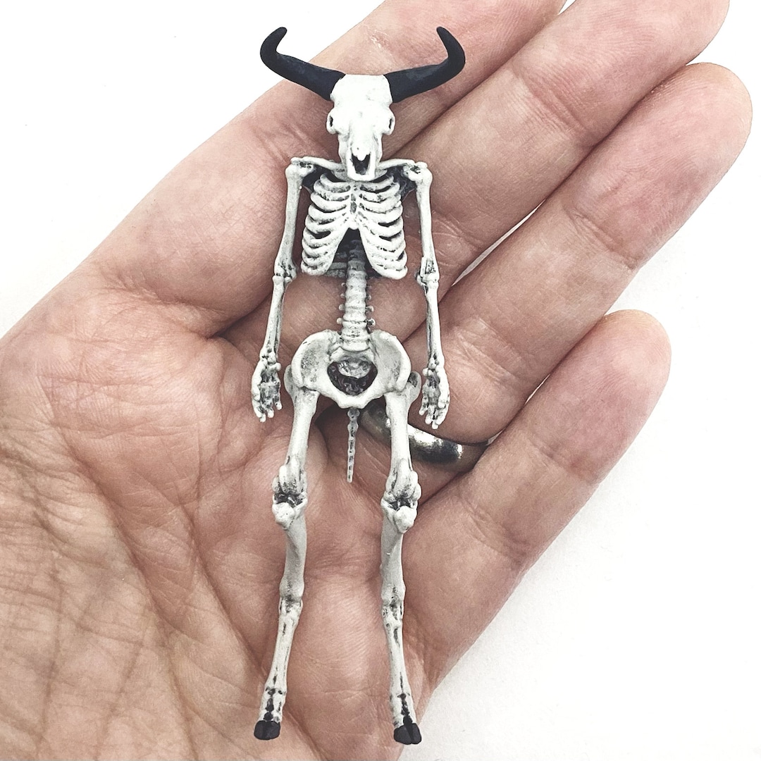 Minotaur Skeleton - 1:24 Scale Miniature for Horror Diorama, Dollhouse ...