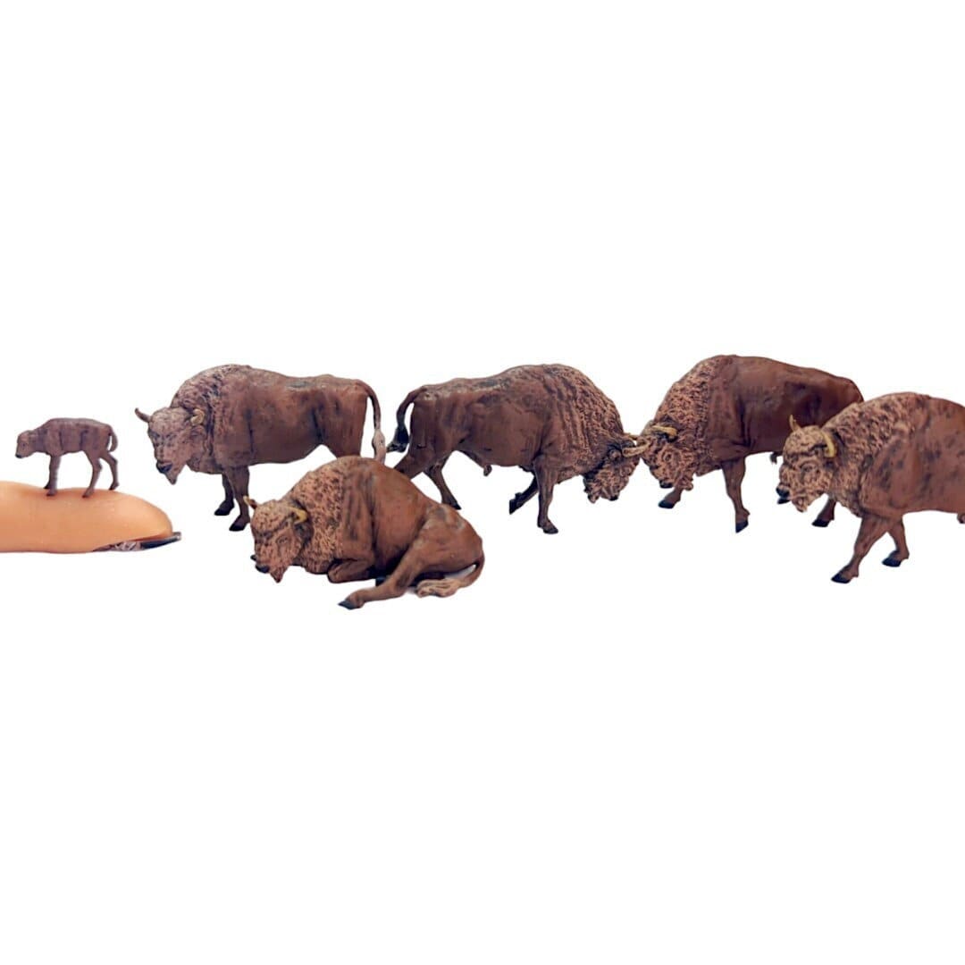 European Bison Miniature - 1:48 Scale, Diorama and Dollhouse Animal ...