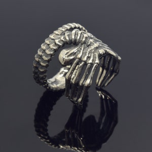Handcrafted Silver Alien Facehugger Ring - Unique Sci-fi Collector's ...