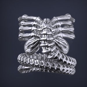 Handcrafted Silver Alien Facehugger Ring Unique Sci-fi Collector's ...