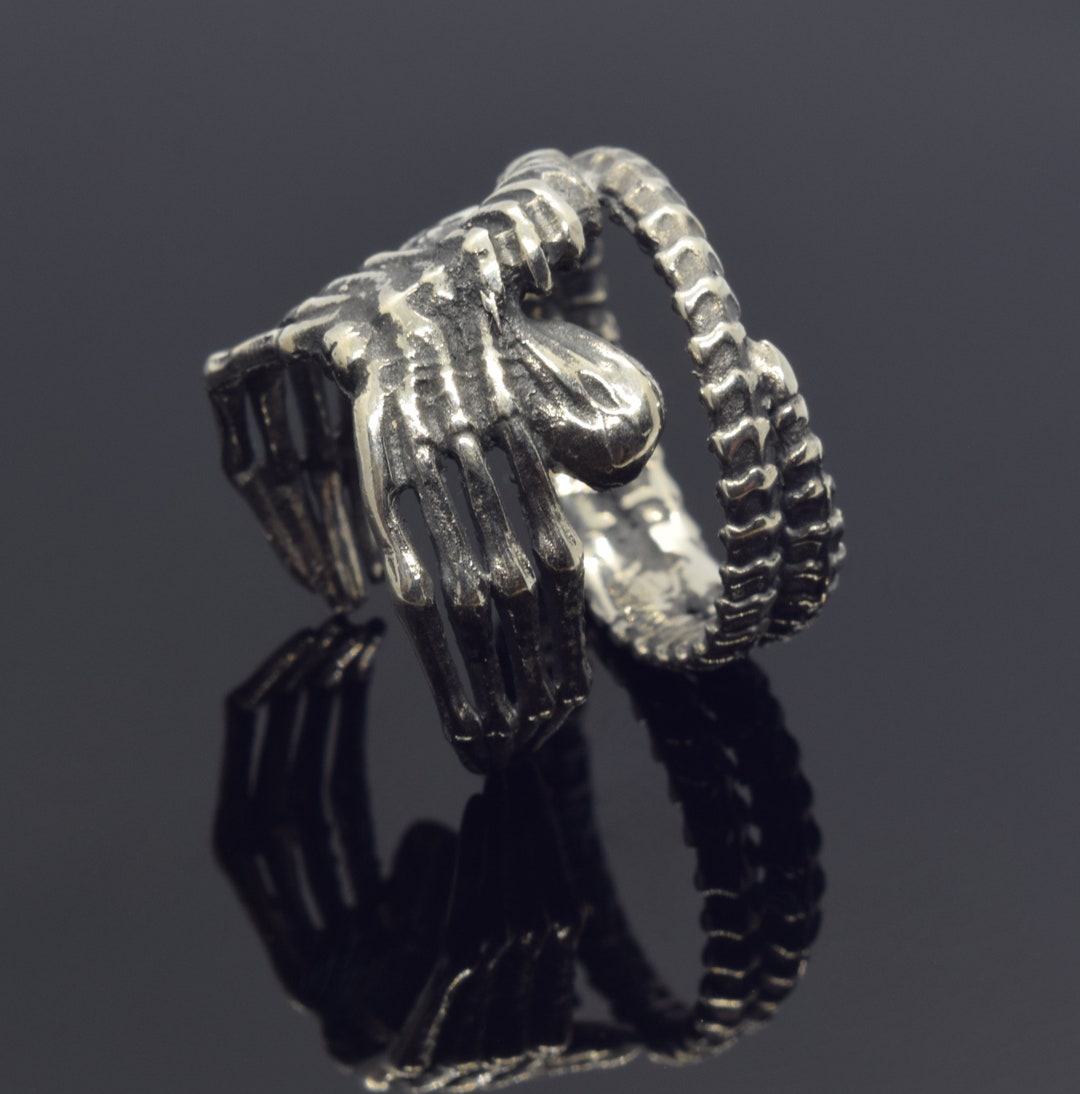 Handcrafted Silver Alien Facehugger Ring - Unique Sci-fi Collector's ...