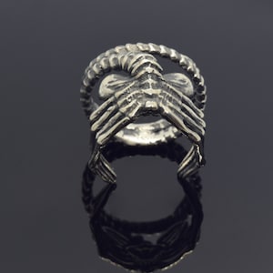 Handcrafted Silver Alien Facehugger Ring - Unique Sci-fi Collector's ...