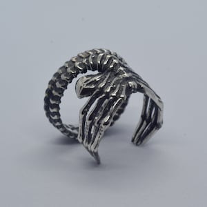 Handcrafted Silver Alien Facehugger Ring - Unique Sci-fi Collector's ...