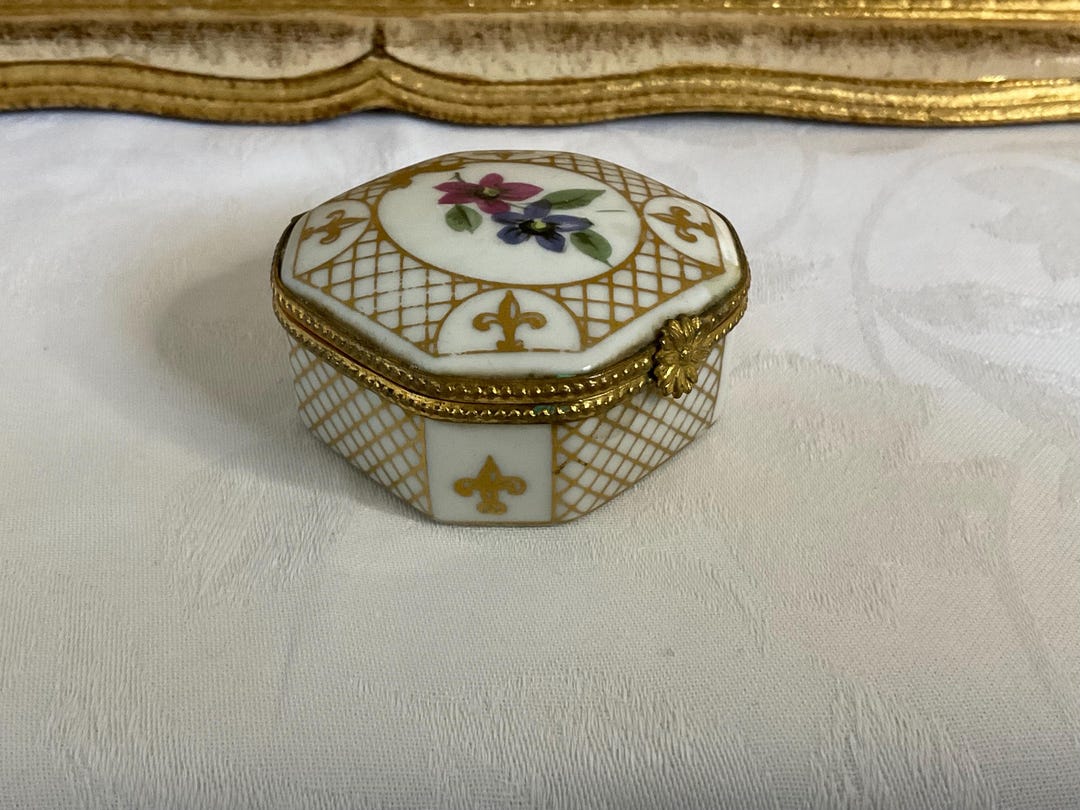 Vintage Limoges Porcelain Pill Box, French Limoges Trinket Box, Signed ...