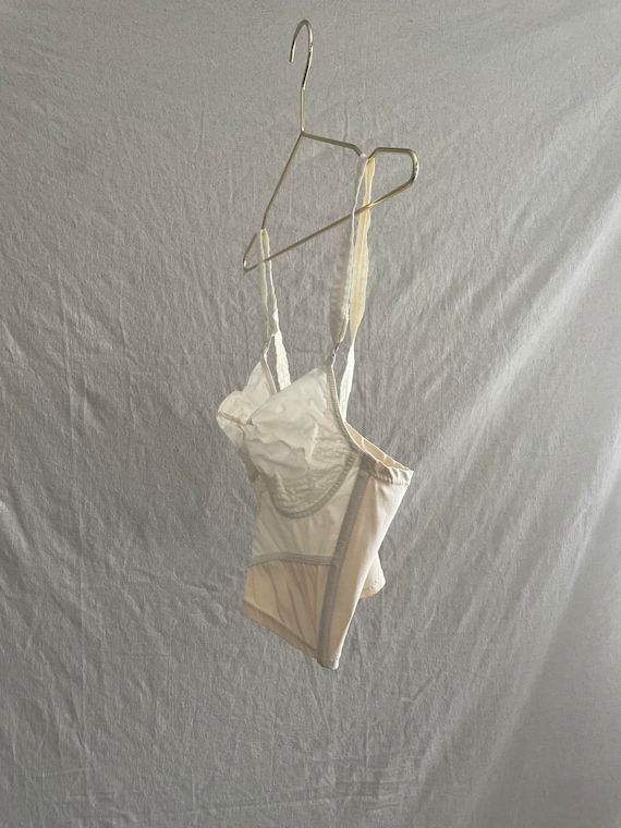Vintage 1960s Bullet Bra - Gem