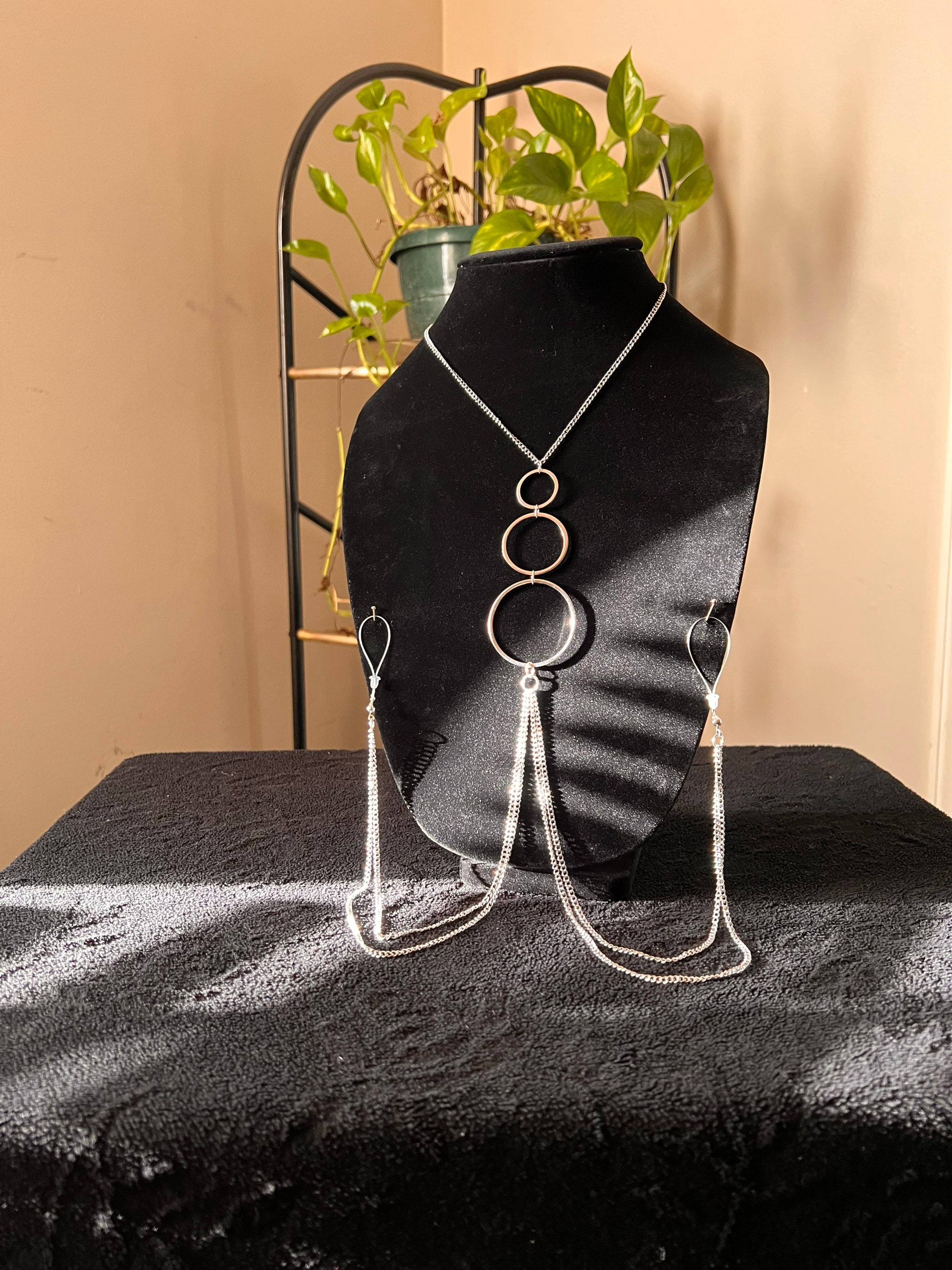 Graduated Circle Nipple Necklace Uncensored Non Piercing Nipple
